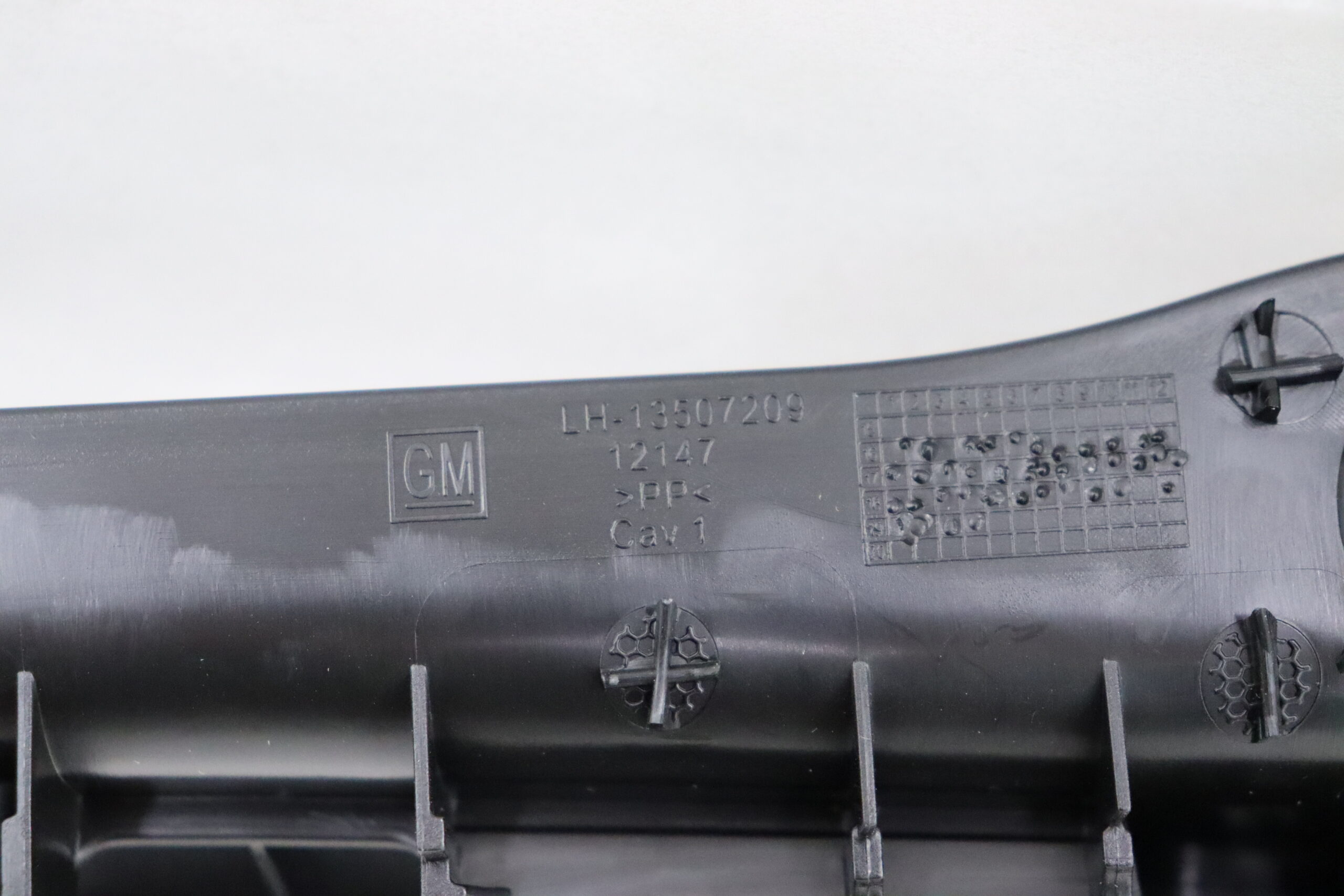 GM FRONT LEFT DRIVER SEAT TRACK LH-13507209 | EKG DIESEL